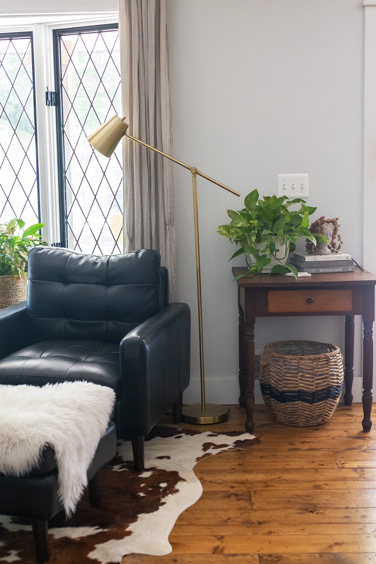 TIPS FOR DECORATING WITH BOOKS - It's Me, ChristyB