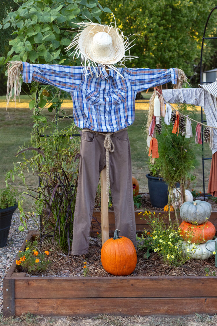 THRIFTED THURSDAY | DIY GARDEN SCARECROWS - It's Me, ChristyB